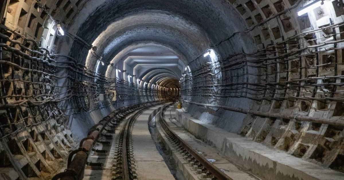 На станции метро Демеевская снова вода: почему появилась и есть ли угроза